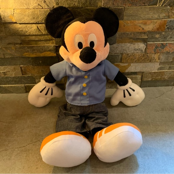 Disney | Toys | Disney Official Talking Mickey 6 Plush Needs Batteries ...